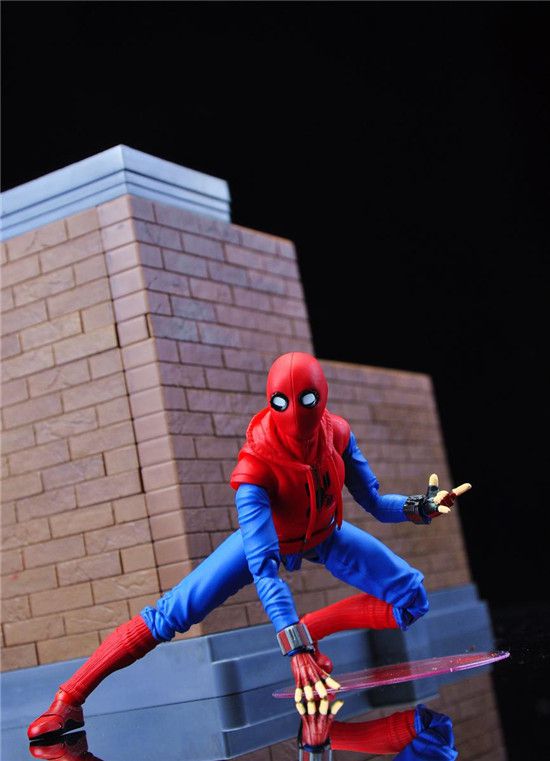 Фигурка Человек-Паук на стене (Spider-man Homemade Suit Bandai) купить ...